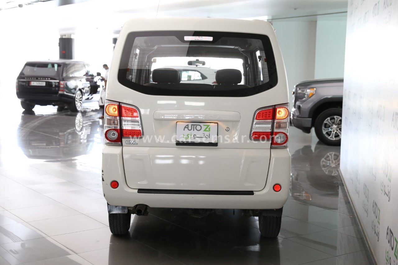 2017 CMC Veryca Van for sale in Qatar - New and used cars for sale in Qatar