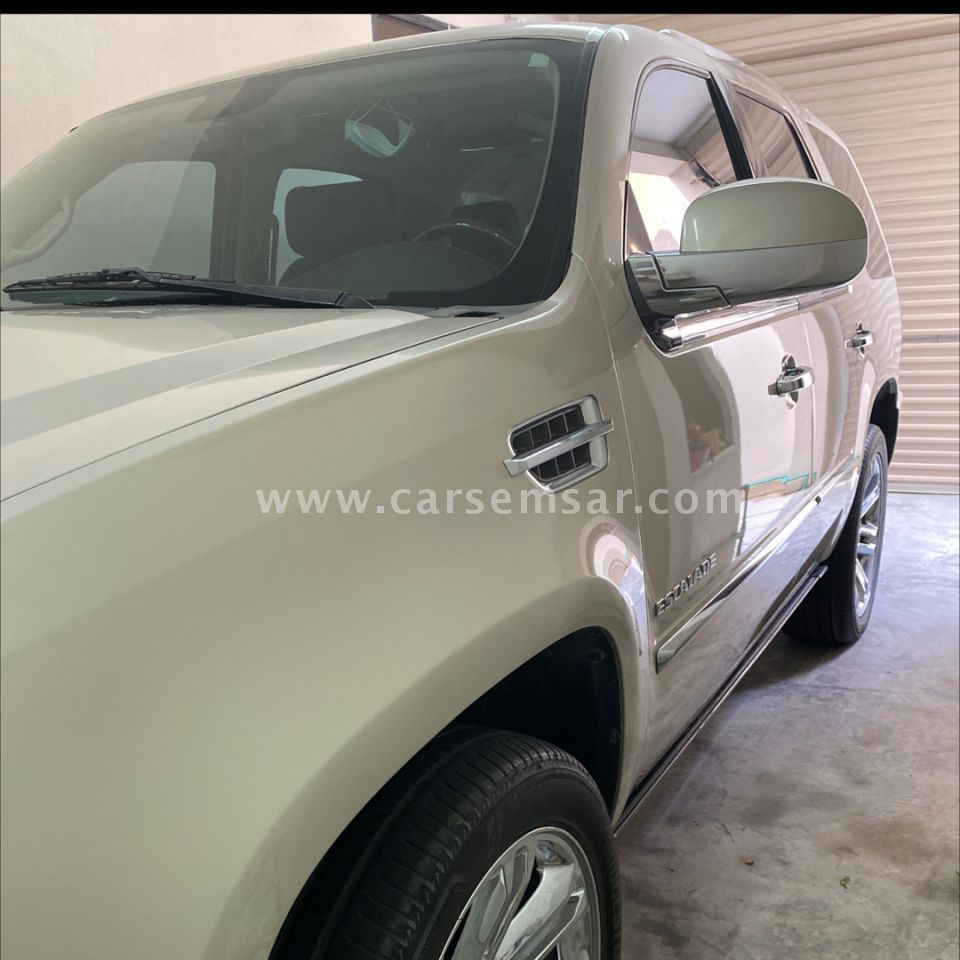 2013 Cadillac Escalade Platinum for sale in Bahrain - New and used cars ...