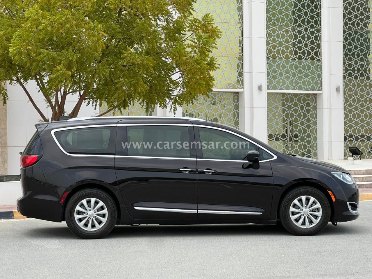 2019 Chrysler Pacifica for sale in Bahrain - New and used cars for sale ...